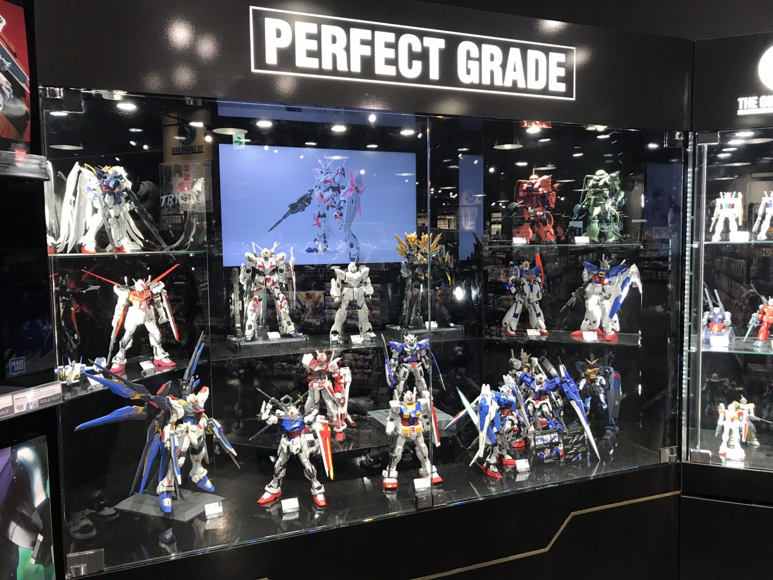 Flagship shop for Gunpla fans, "THE GUNDAM BASE" | Tabimania Japan