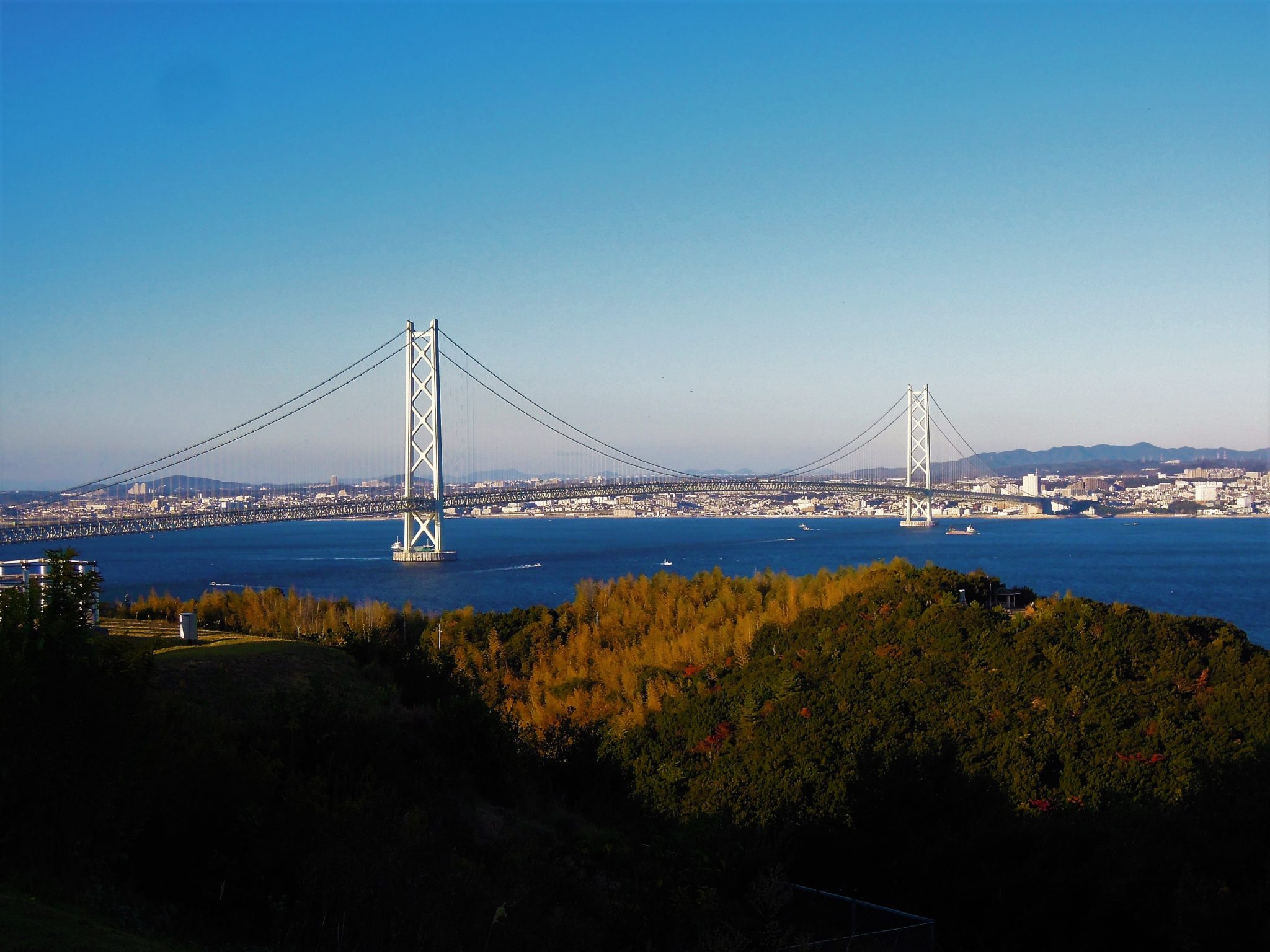 The longest suspension bridge in the world in Japan: Akashi Kaikyo ...