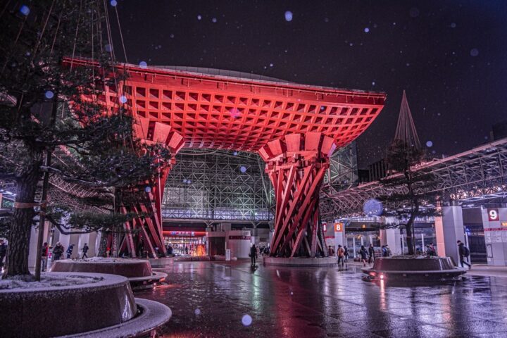 The charm of the symbol “Tsuzumi-mon” at Kanazawa Station | Tabimania Japan