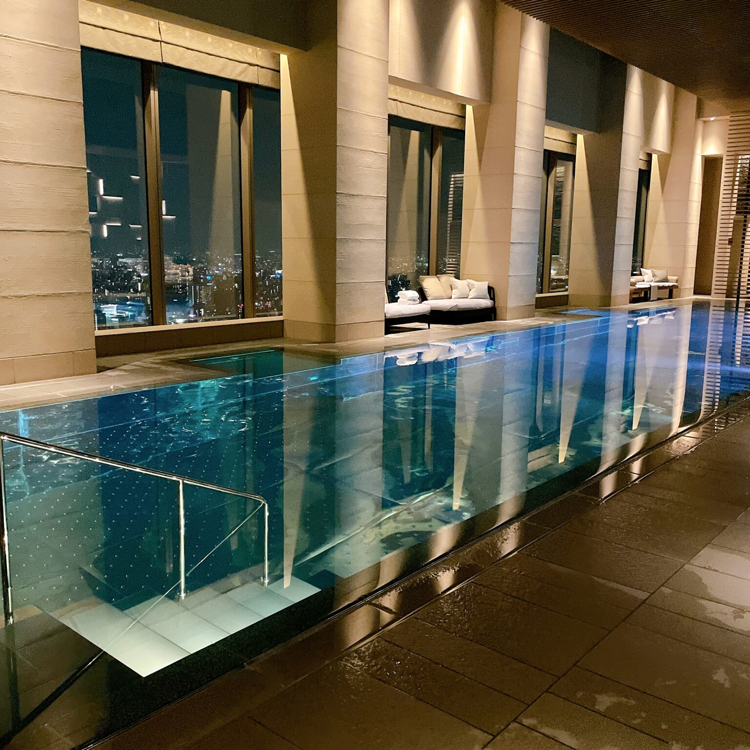 Four_Seasons_Hotel_Tokyo_at_Otemachi_pool | Tabimania Japan