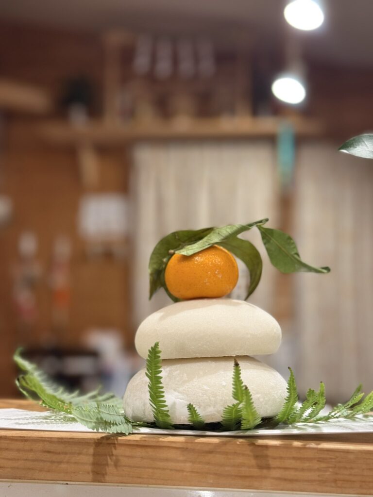 “Kagami Mochi: The Art and Tradition Behind Japan’s New Year Charm”