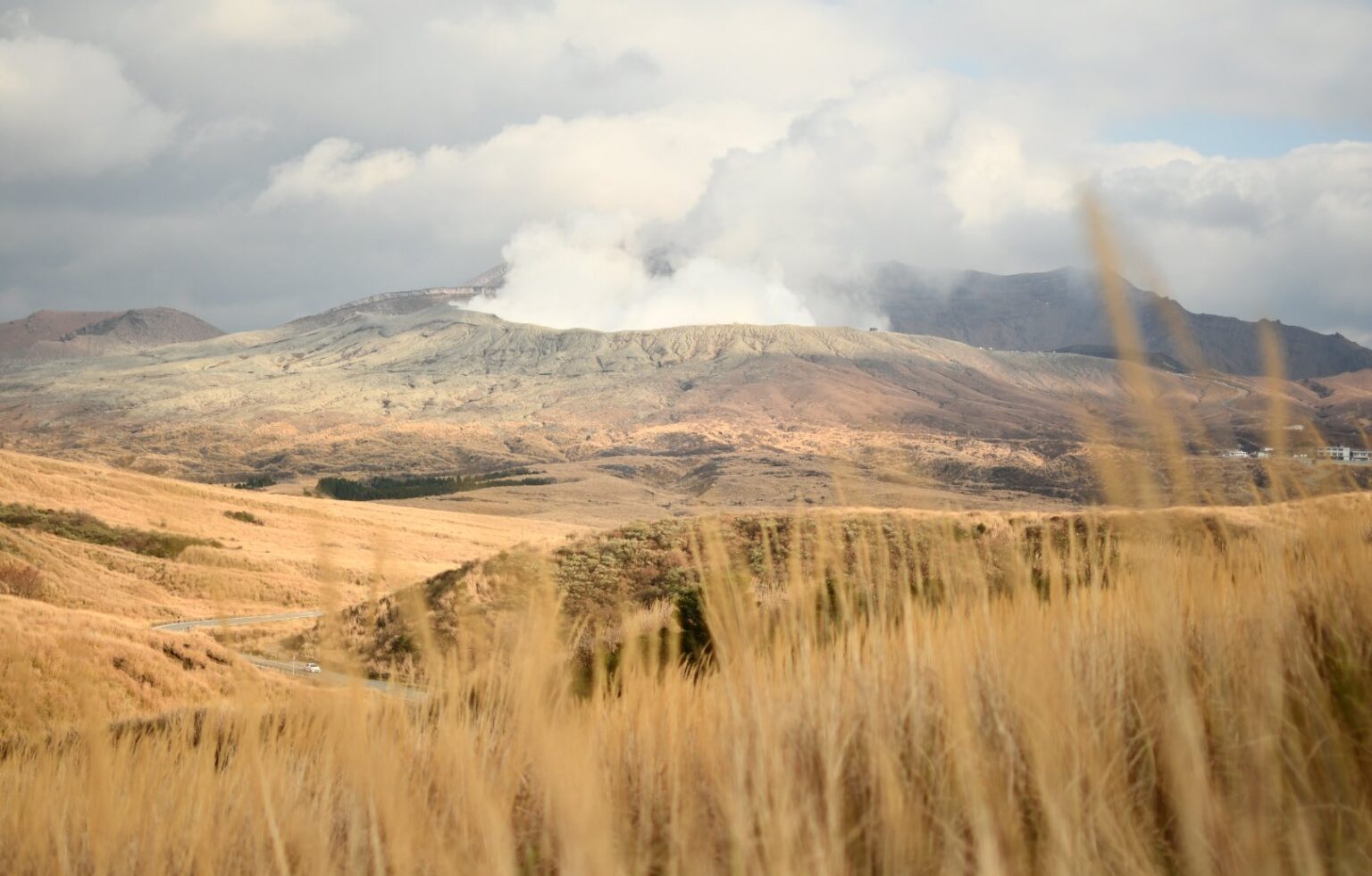 Mt. Aso: A Breathtaking Volcanic Landscape in Kumamoto | Tabimania Japan