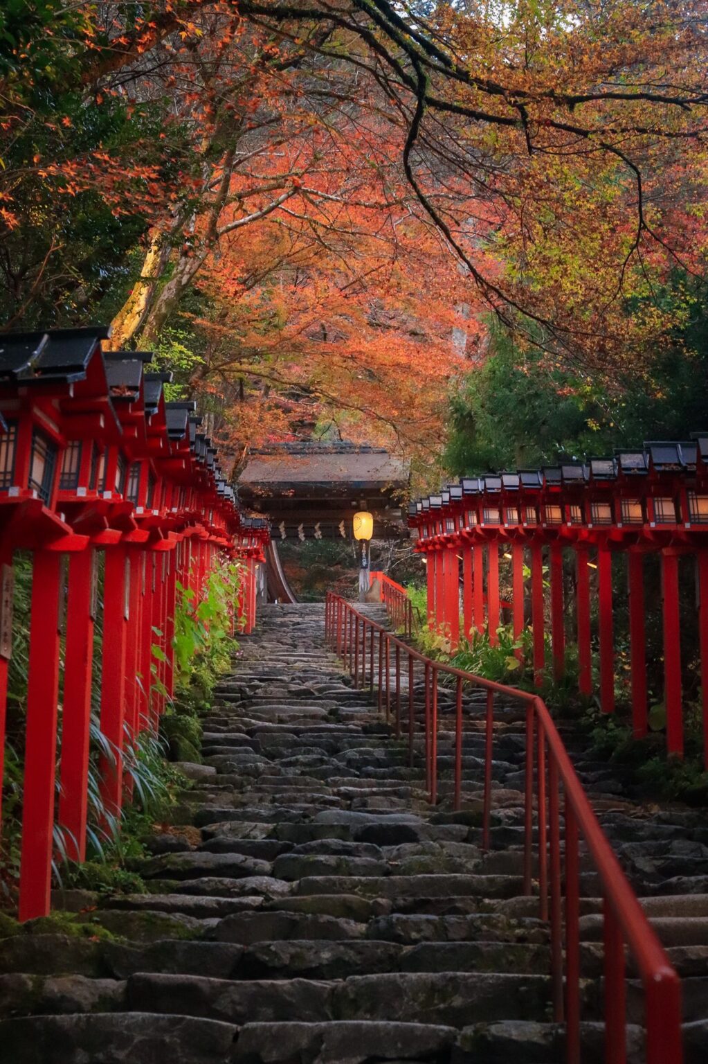 Kyoto_Kifune_shrine_autumn_red | Tabimania Japan