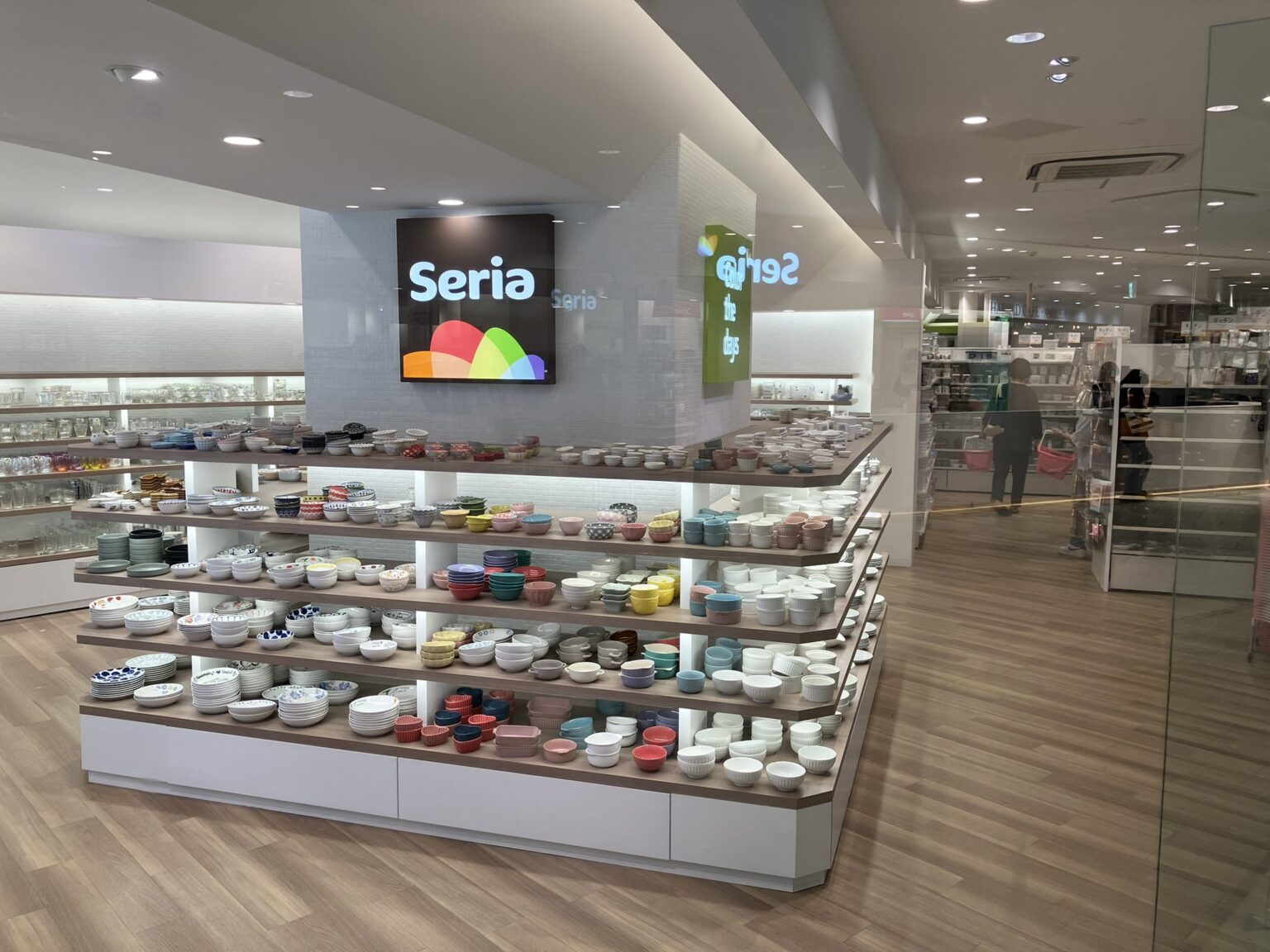 Japan’s 100 Yen Shops Explained: Why Tourists Love DAISO, Seria, and More