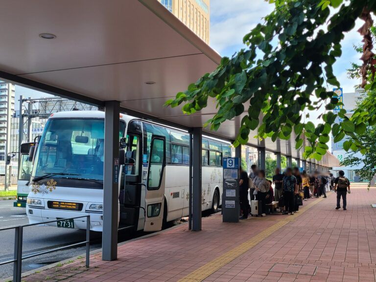 Why Public Transportation in Japan Is So Safe_Bus_ | Tabimania Japan