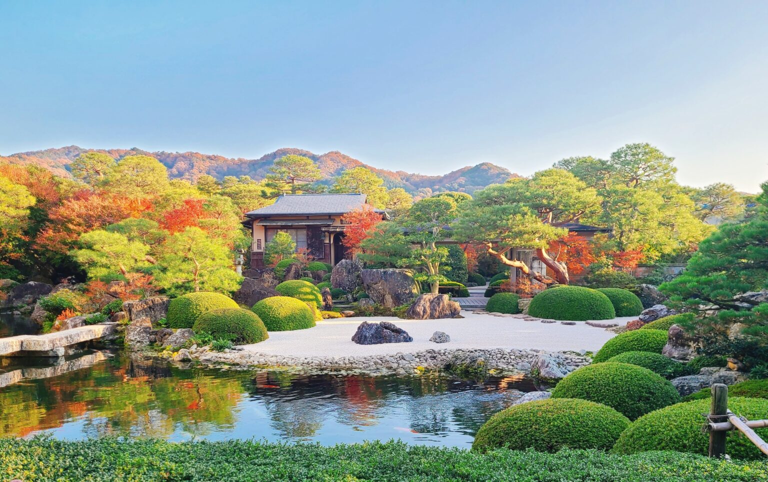 Adachi Museum of Art A Masterpiece of Japanese Gardens and Autumn ...