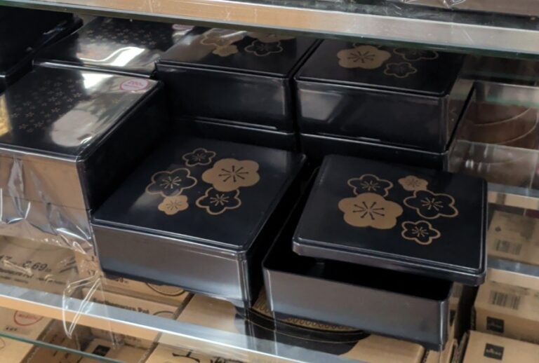 What to Buy at DAISO Must-Have Items for Travelers in Japan_Oju ...